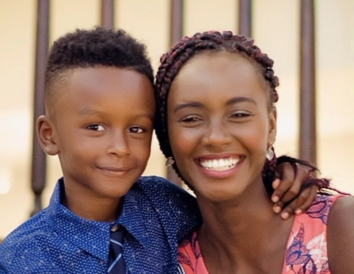 IFOTO Y’UMUNSI: Miss Grace Bahati ari kumwe n’umuhungu we - YEGOB