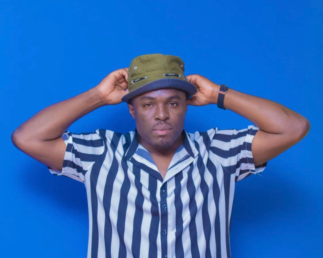 Rusine yihenuye kuri Uncle Austin wamwirukanye yemeza ko agira agashati ...