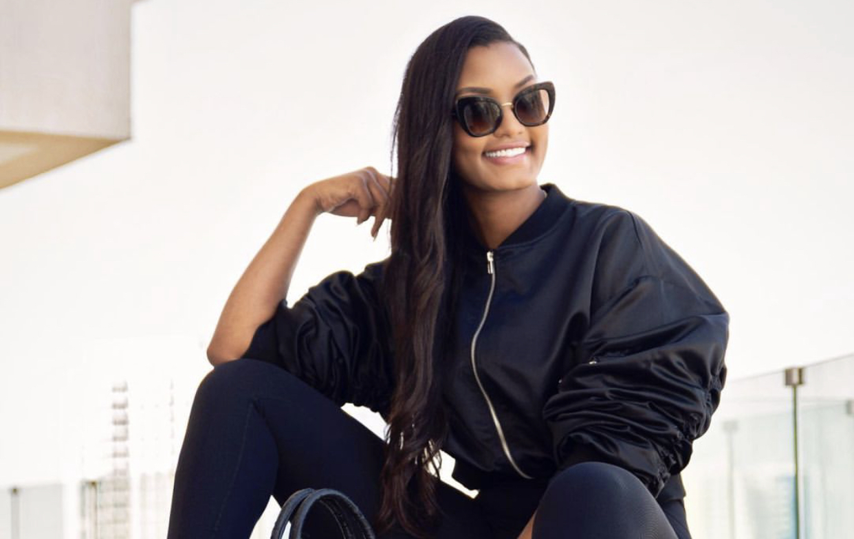 Umunyamideli Kate Bashabe yagaragaye agirana ibihe byiza n’umubyeyi we ...