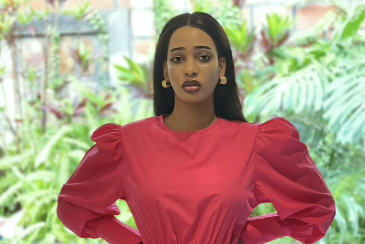 Bwa mbere Yolo the queen yerekanye umubyeyi we (Amafoto) - YEGOB