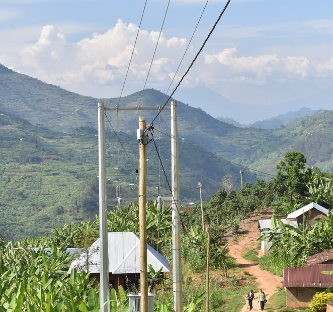 Ngororero: inkuba yakubise umugore wari uryamanye n'umugabo we ahasiga ...