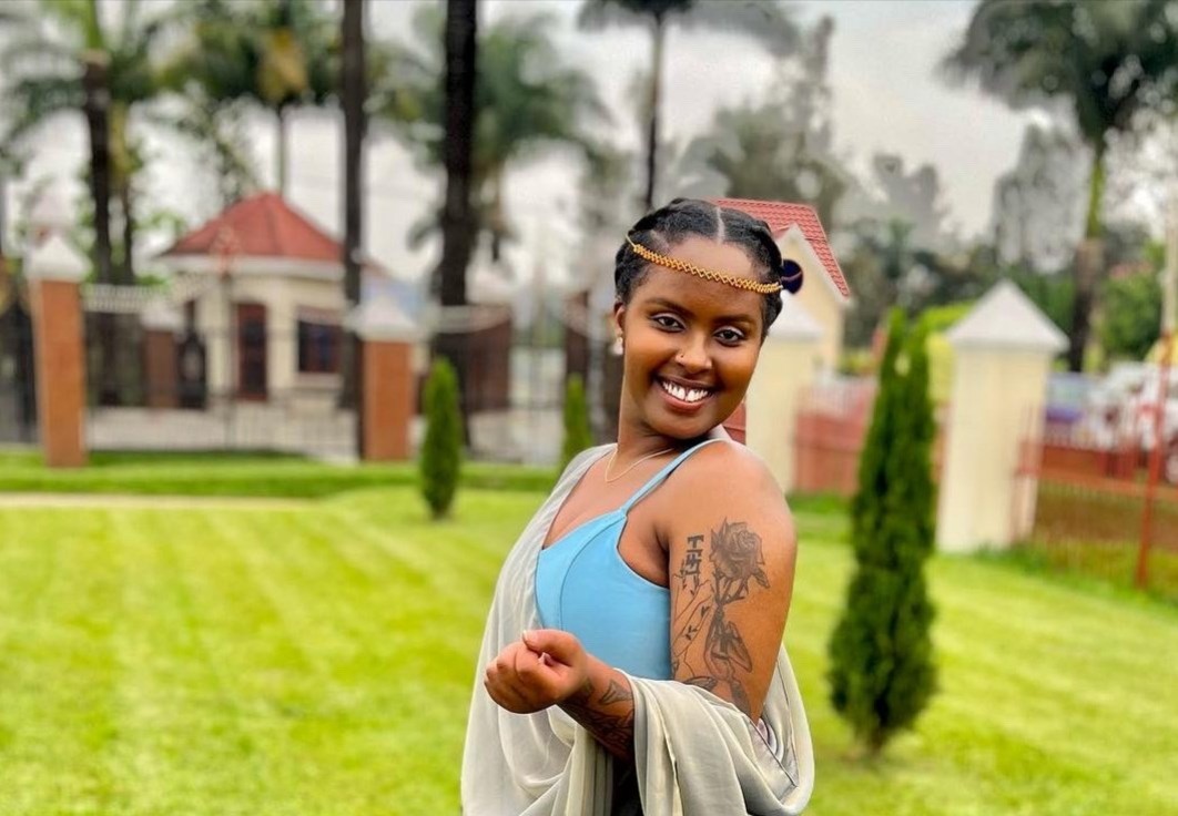 Ariel Wayz nyuma yo kugaragara yambaye umukenyero yibasiwe na benshi ...