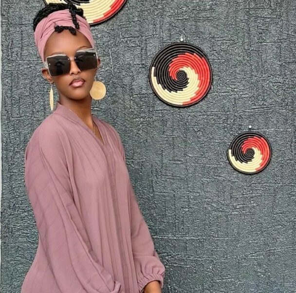 Miss Uwicyeza Pamela uri kubarizwa muri USA amafoto yambaye ikanzu ...