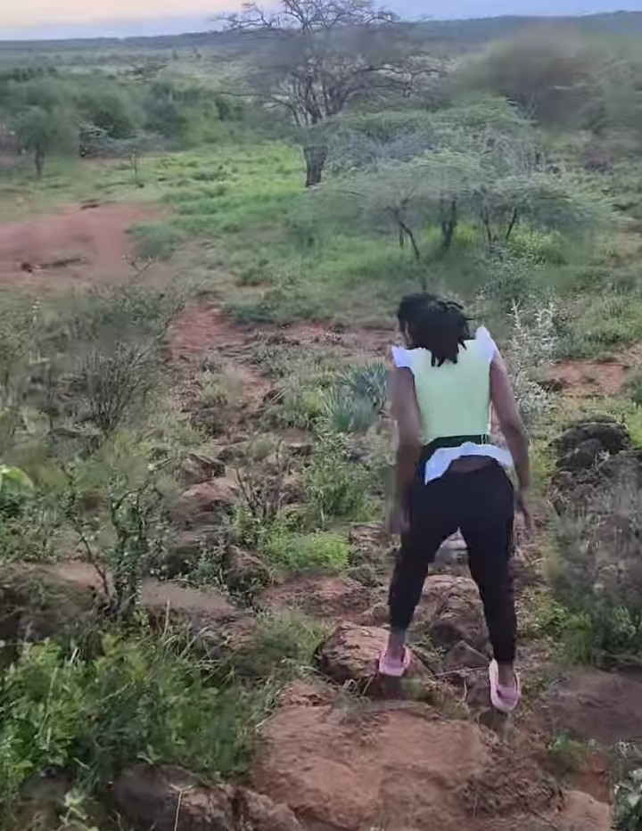 Twabisigaga Ku Mabere Kugira Ngo Abe Manini Umuhanzikazi Sunny Yerekanye Umuti Abakobwa