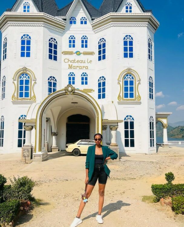 Ari kurya aye yiturije! Nyampinga Umwiza Phiona yagiriye ibihe byiza ...