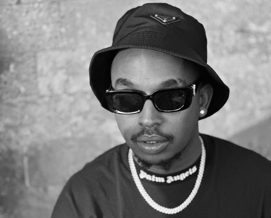 Burya nawe ari kora: Kenny Sol yagaragaye ari kunywa ibisindisha ...