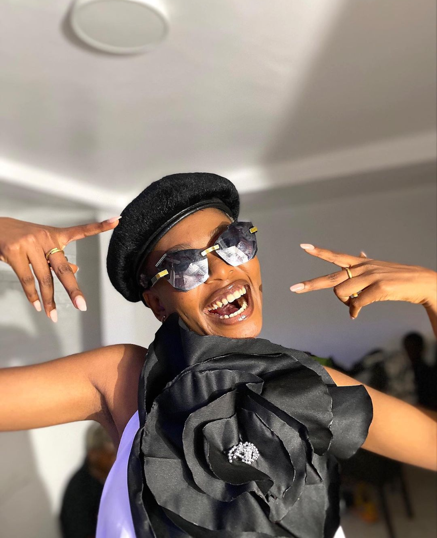 Alyn Sano yongeye gutuma abakunzi be bamukoreraho inkomati nyuma yo ... Alyn Sano yongeye gutuma abakunzi be bamukoreraho inkomati nyuma yo ...