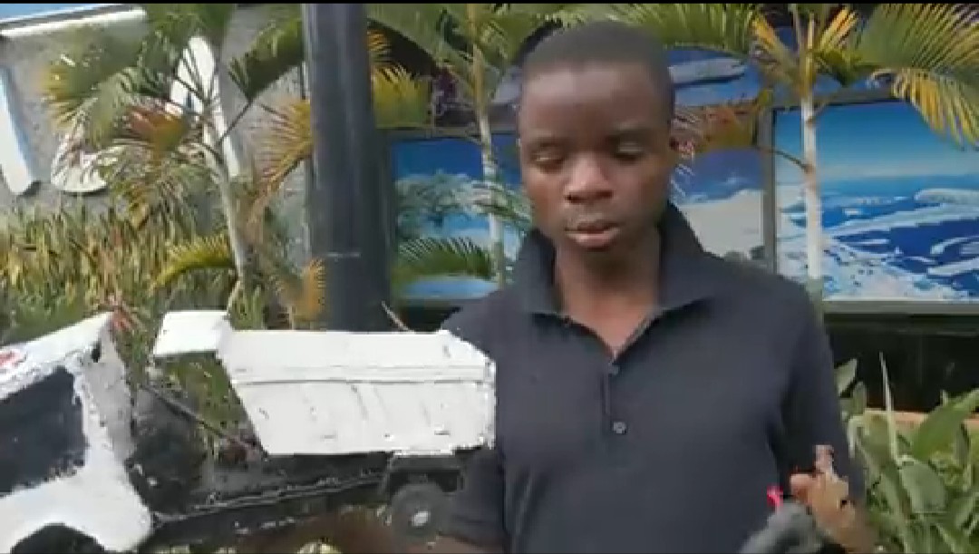 Umwana w'imyaka 15 ukora imodoka zigenda akomeje guzenguruka i Kigali ...