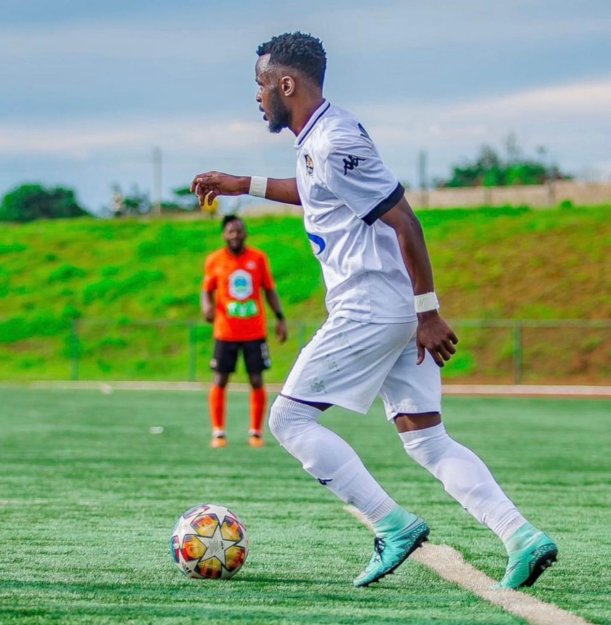 Ese nawe niko ubibona?: Umukinnyi w'ikipe ya APR FC akomeje kutavugwaho ... Ese nawe niko ubibona?: Umukinnyi w'ikipe ya APR FC akomeje kutavugwaho ...