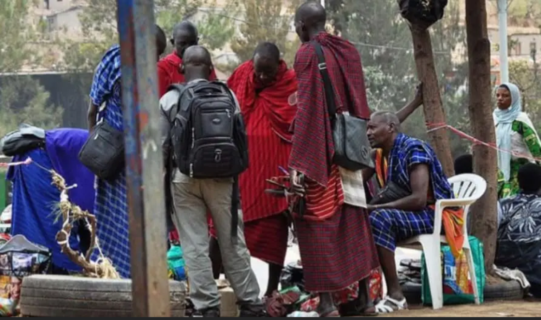 Isosi yabo iguyemo inshishi! Abazunguzayi b'Abamasayi mu mujyi wa ...