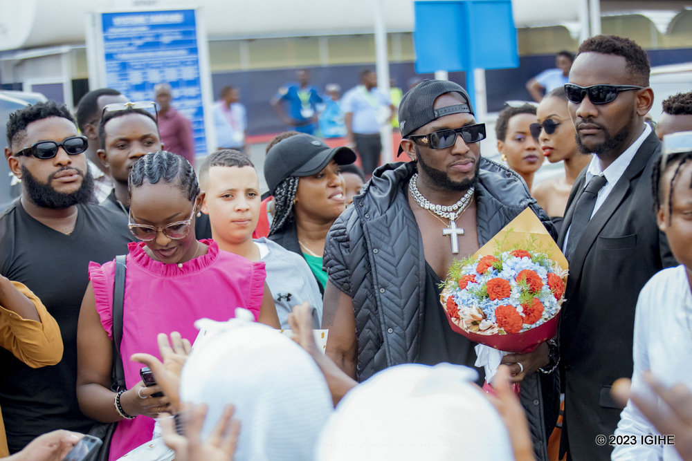 Umuhanzi The Ben n'umugore we bafungiwe muri Hoteli i Burundi babuze ...