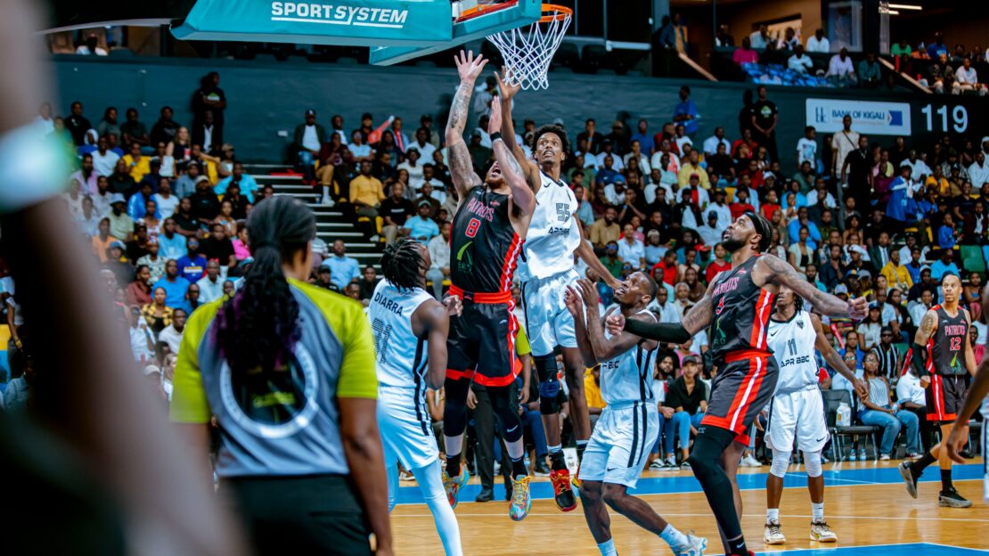 Amashusho y'urukozasoni y'umugore bivugwa ko ari umu-ADEPR aryamanye n ...