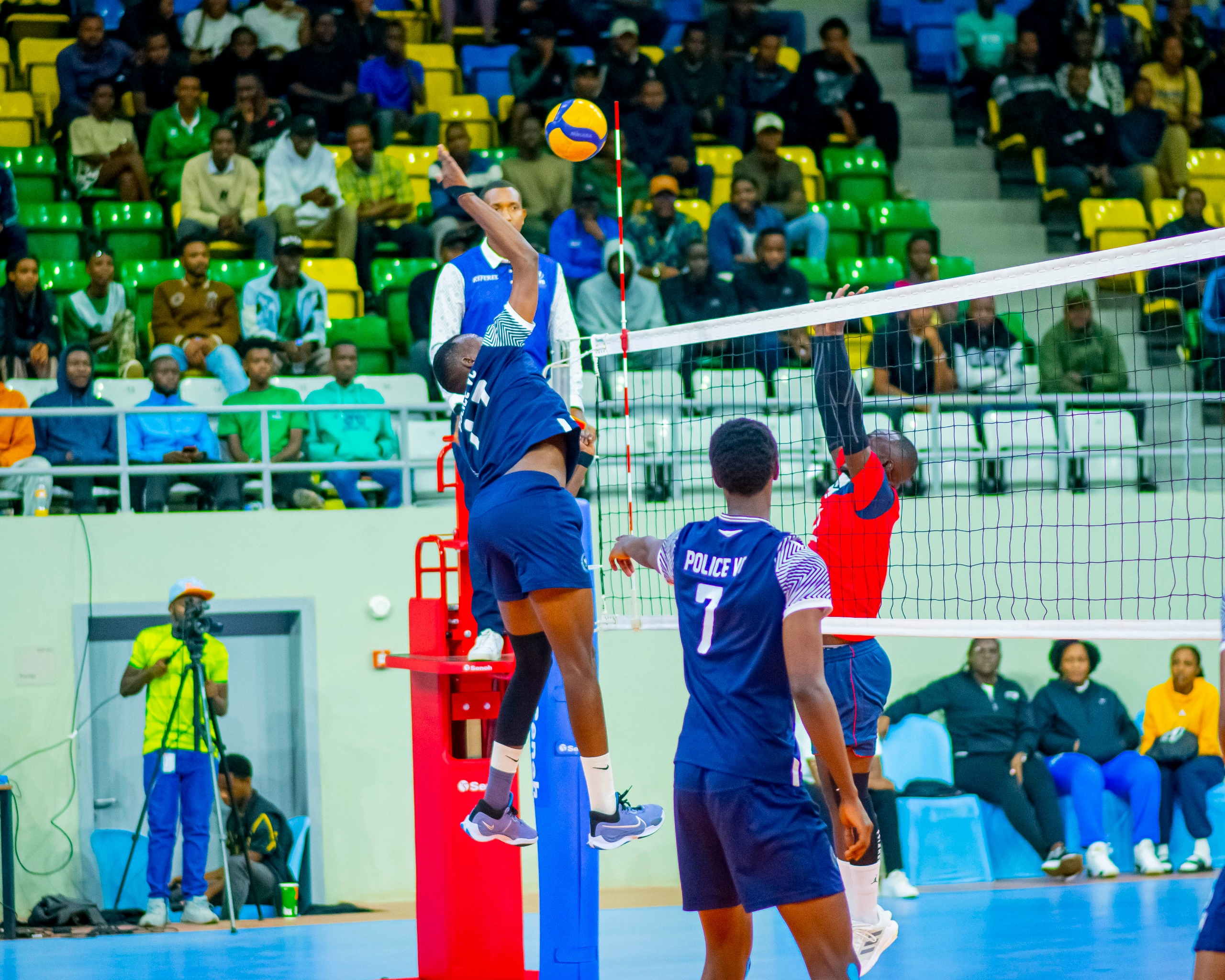 Police VC ikomeje kuyoboza inkoni y'icyuma amakipe - YEGOB