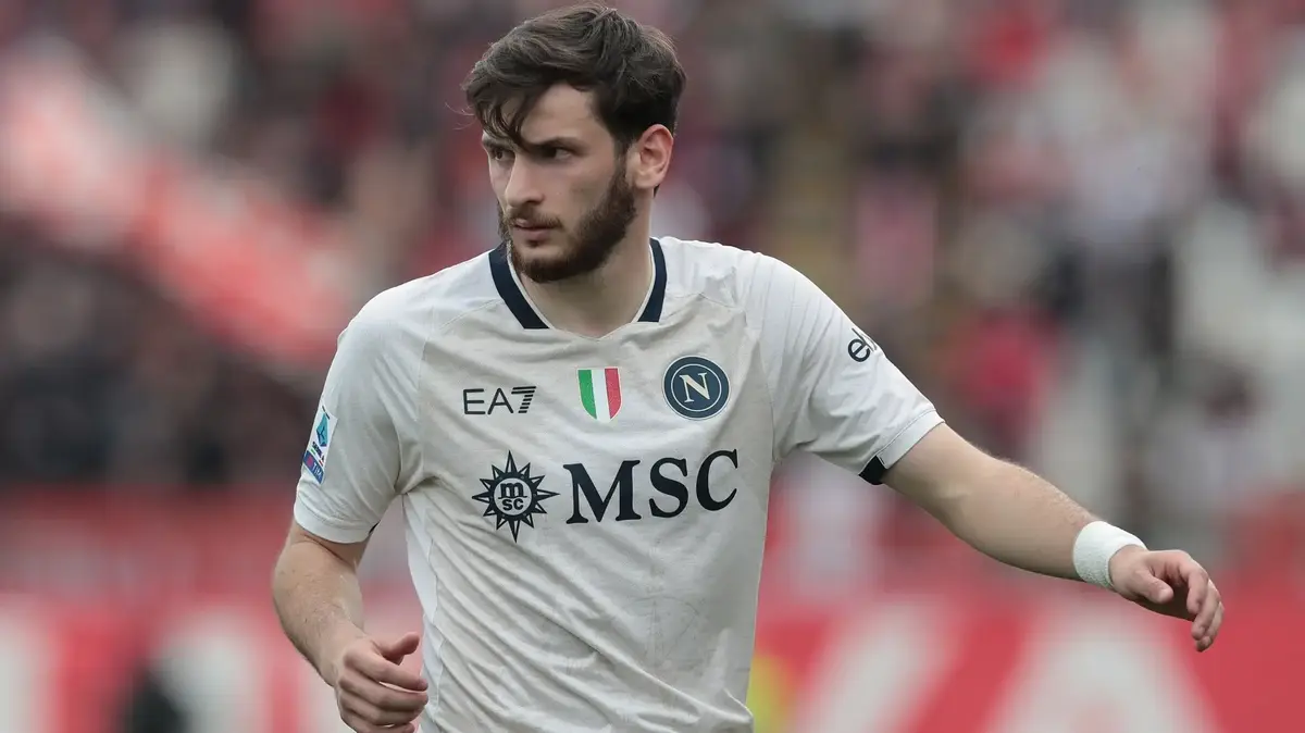 Kvaratskhelia yiteguye gusohoka muri Napoli, Amakipe menshi aramushaka ...